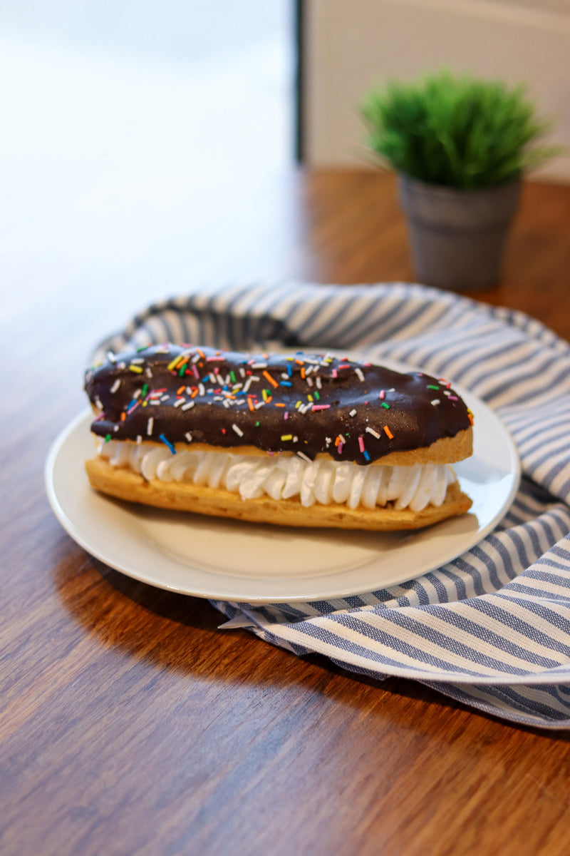 Eclairs (6, 12) – Redcliff Bakery